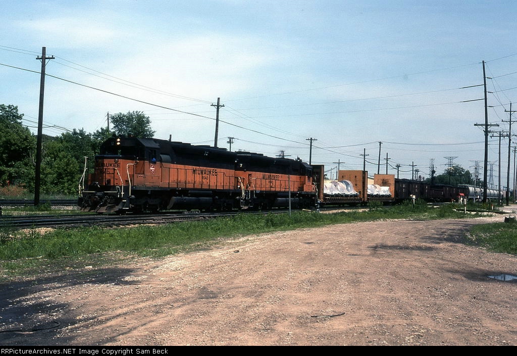 MILW 12 and 7 Westbound on thM IHB